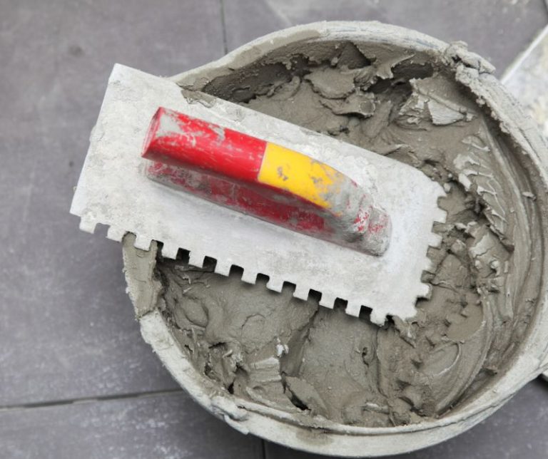 Cu ce se lipeste polistirenul extrudat? Sfaturi montaj experti